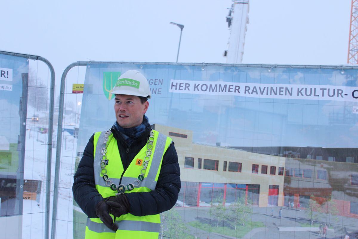 Grunnstein er lagt for Ravinen i Fjerdingby • Byggeindustrien Grunnstein er lagt for Ravinen i Fjerdingby • Byggeindustrien