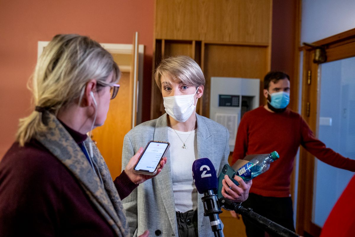 SV og regjeringspartiene enige om krisepakke for strøm og koronatiltak ... SV og regjeringspartiene enige om krisepakke for strøm og koronatiltak ...