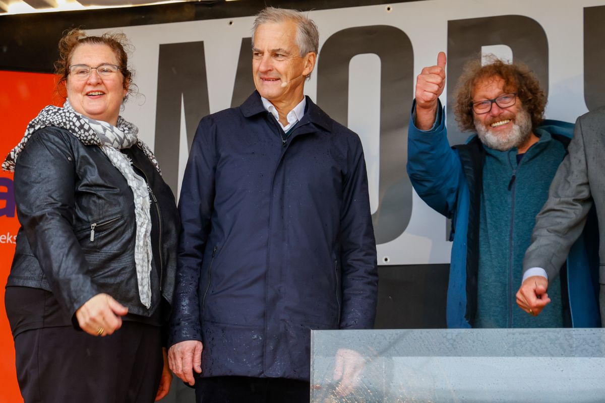 Statsministeren la ned grunnsteinen for ny batterifabrikk i Arendal ... Statsministeren la ned grunnsteinen for ny batterifabrikk i Arendal ...