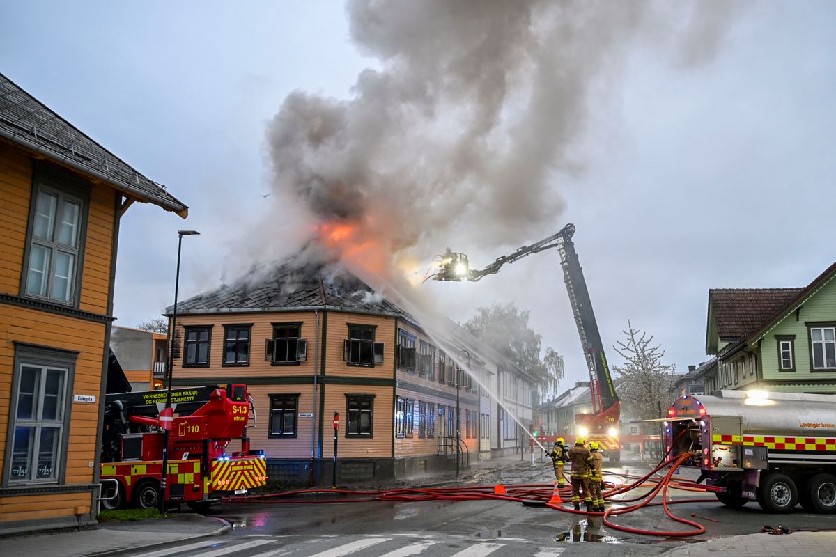 Ingen skadd, men mange husløse etter brann i Levanger • Byggeindustrien Ingen skadd, men mange husløse etter brann i Levanger • Byggeindustrien