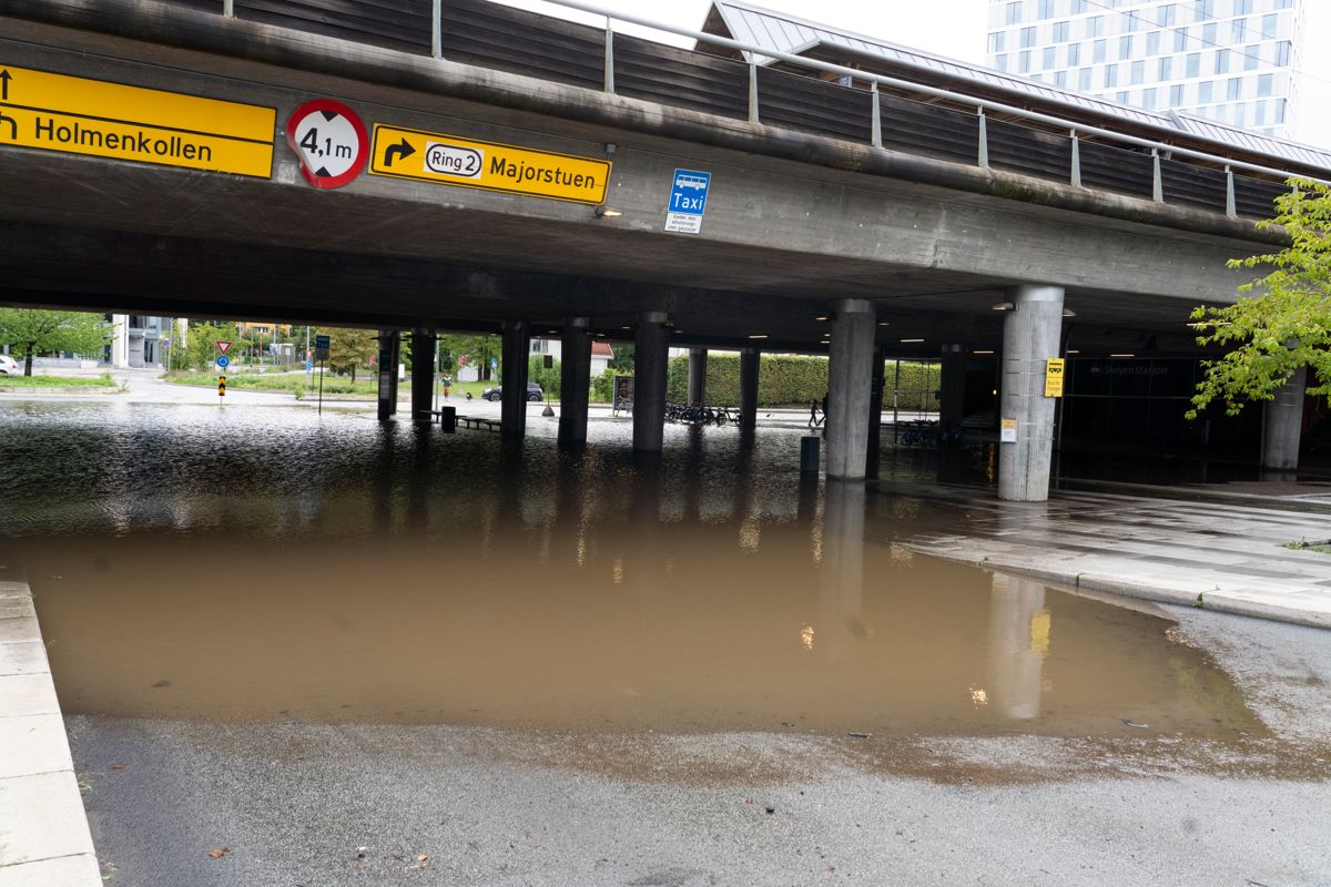 Styrtregnet førte til store problemer på veiene rundt Oslo – du må ... Styrtregnet førte til store problemer på veiene rundt Oslo – du må ...
