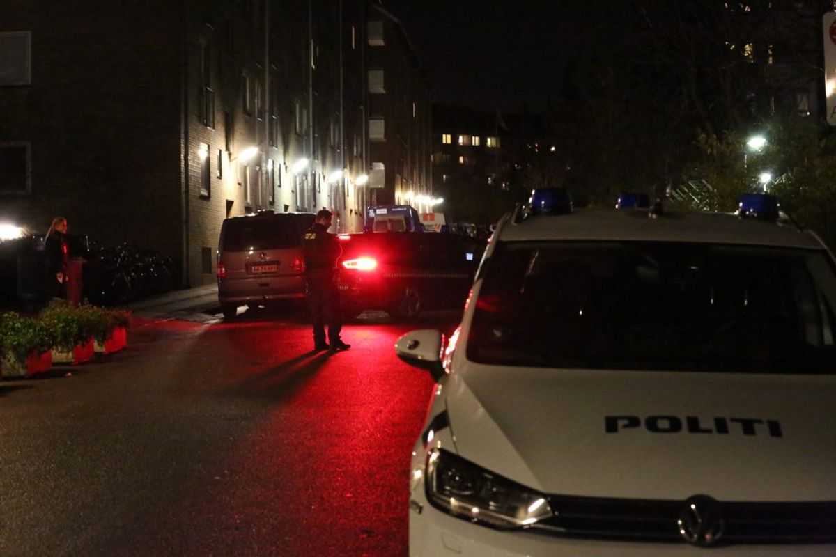 LIGE NU! Politiet spærrer af: Undersøger mistænkeligt forhold ... LIGE NU! Politiet spærrer af: Undersøger mistænkeligt forhold ...
