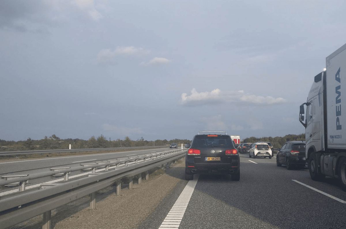 Vanvidsbilist anholdt: Kørte frem og tilbage på motorvej flere gange ... Vanvidsbilist anholdt: Kørte frem og tilbage på motorvej flere gange ...