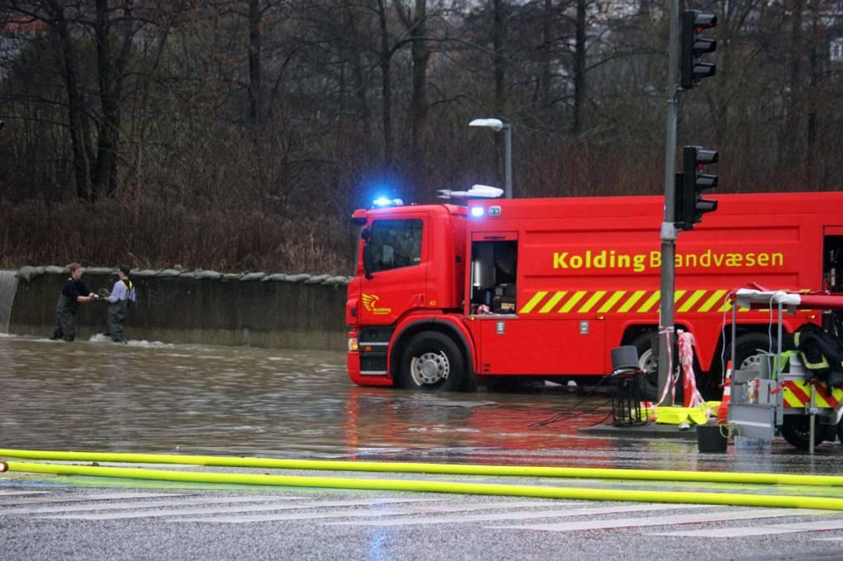 Pumperne kæmper mod vandmasser • Newsbreak.dk Pumperne kæmper mod vandmasser • Newsbreak.dk