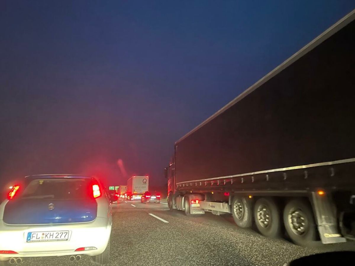 Motorvej spærret i begge retninger • Newsbreak.dk Motorvej spærret i begge retninger • Newsbreak.dk