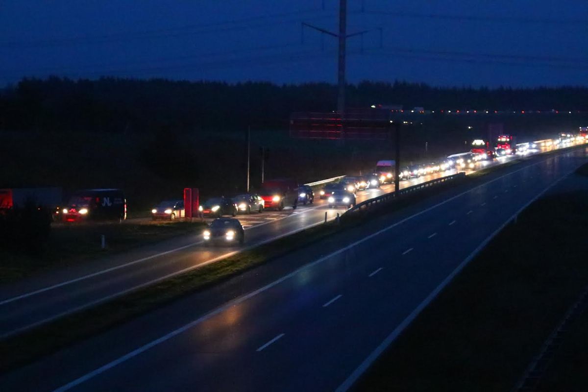 Motorvej spærret i begge retninger • Newsbreak.dk Motorvej spærret i begge retninger • Newsbreak.dk