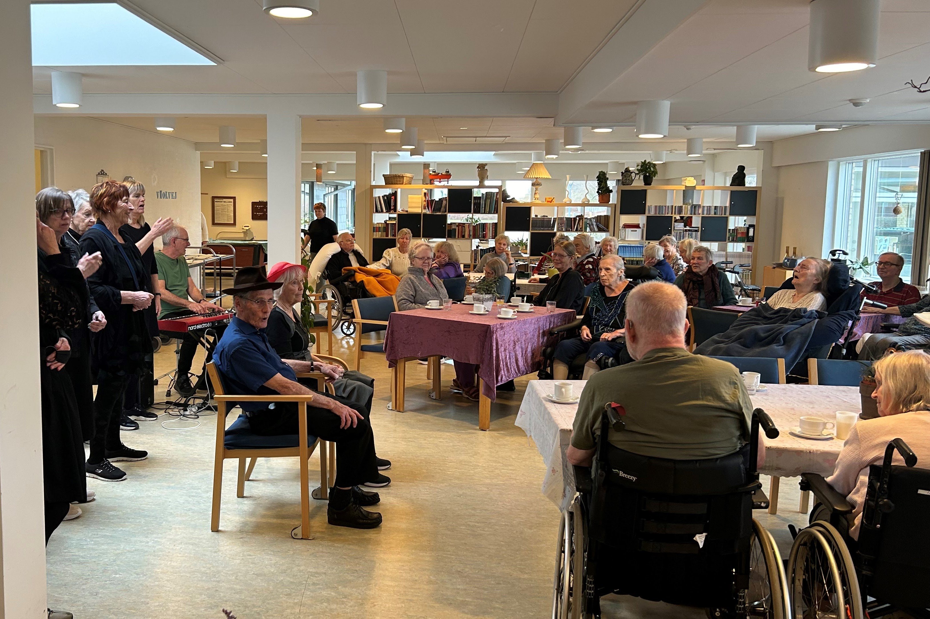 Gamle Scene på plejehjem: Ikke et Oswald Helmuth-publikum – Sjællandske ...