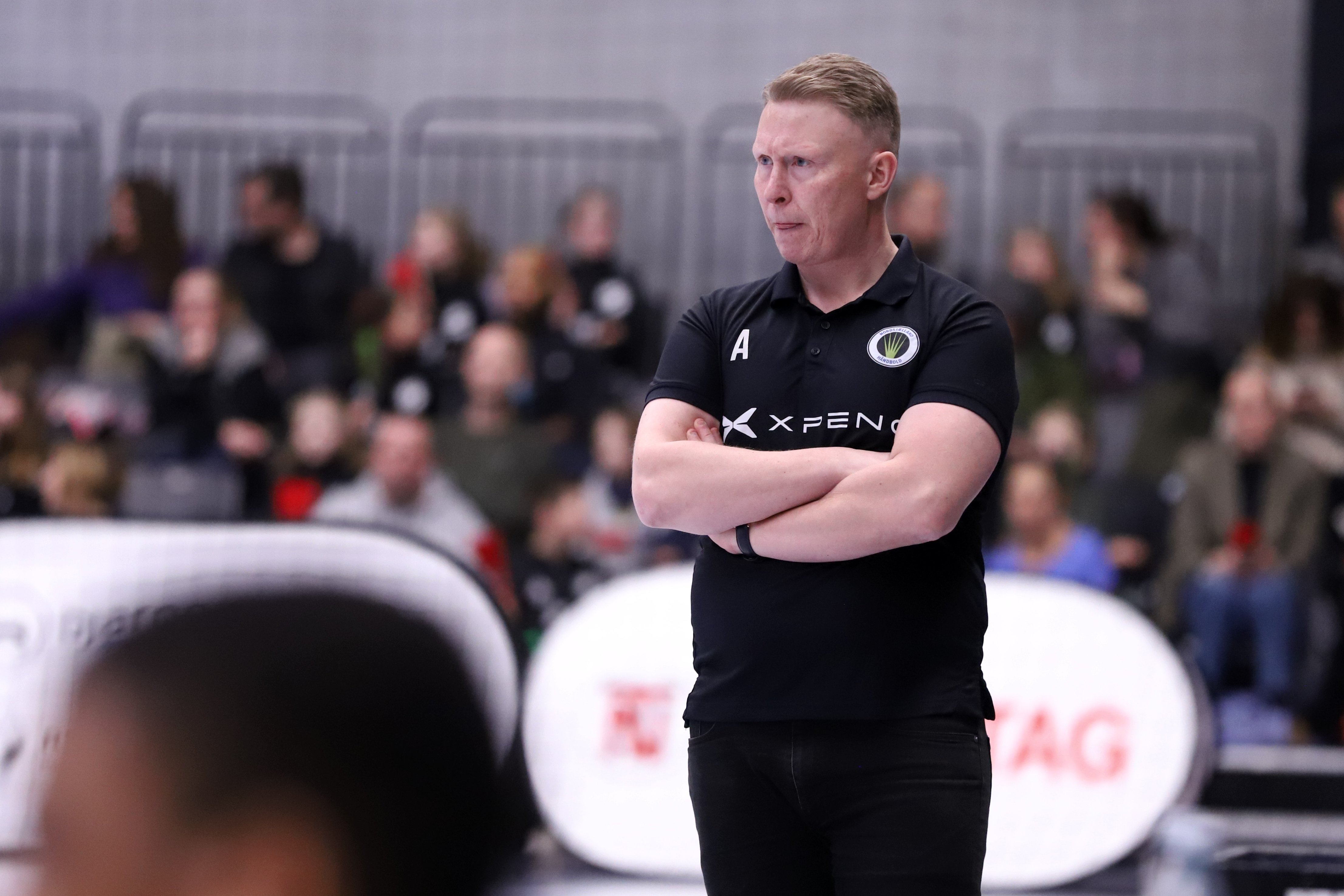 Krisen kradser – men cheftræneren holder fast – Sjællandske Nyheder