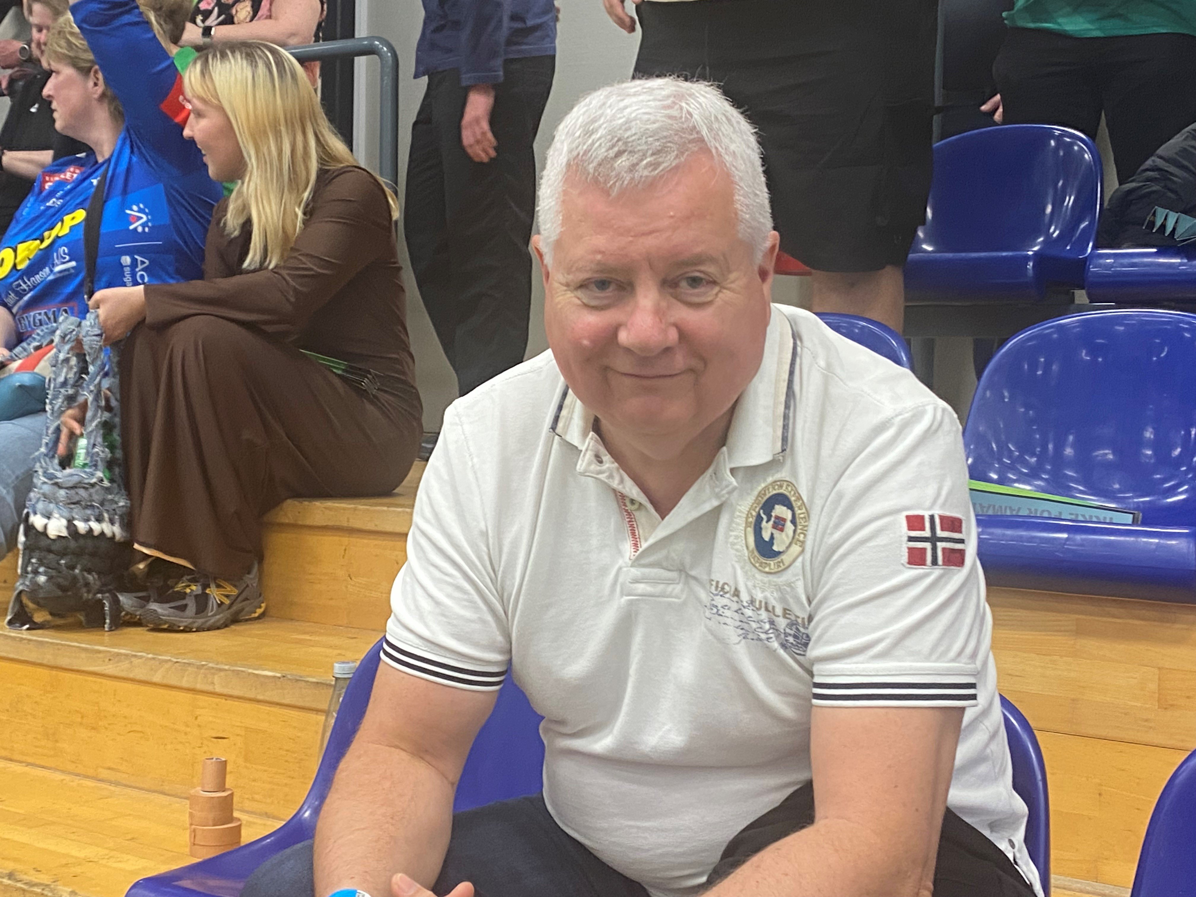 Hammer letter på hatten – Sjællandske Nyheder