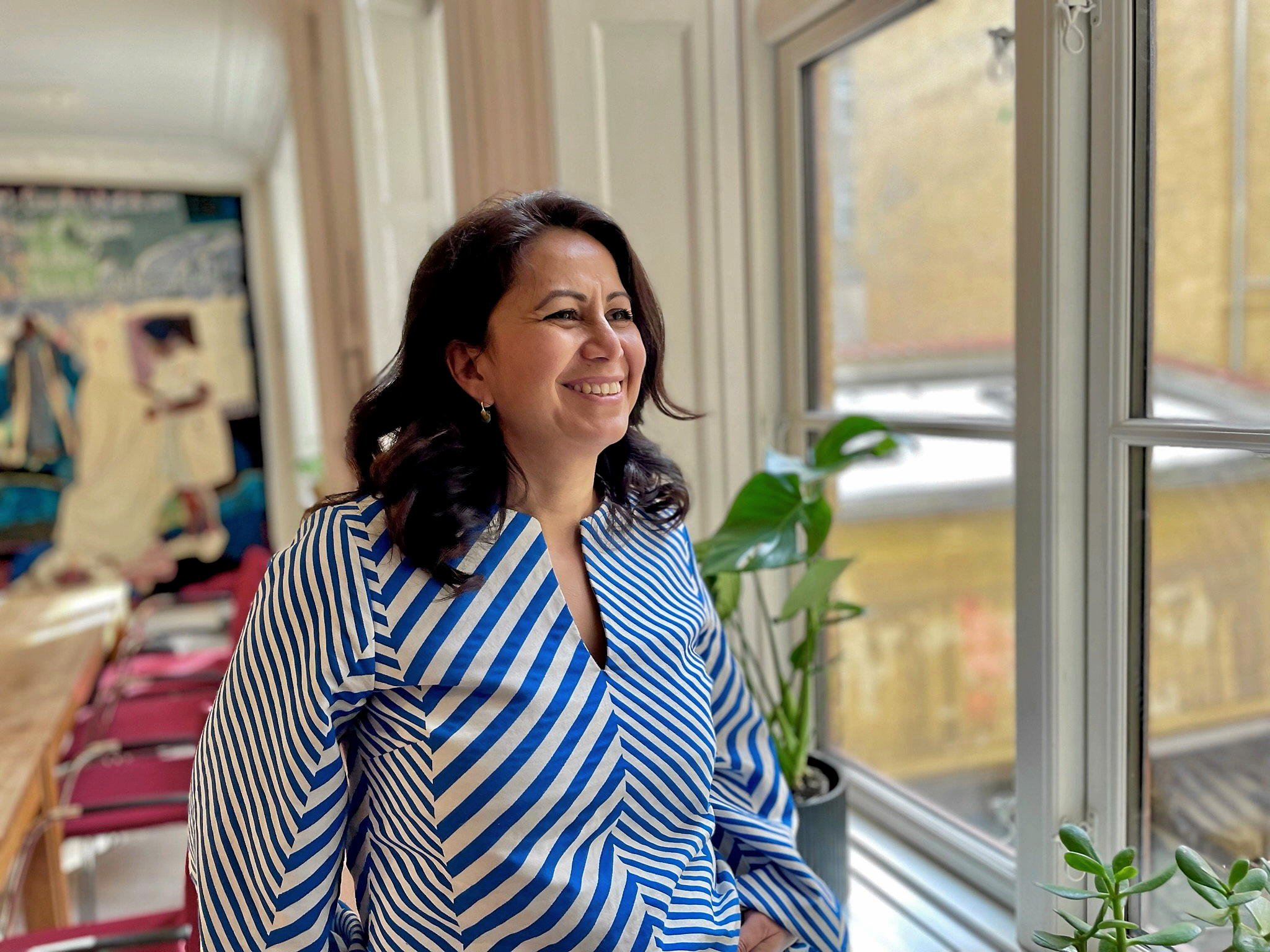 Portræt: Özlem Cekic mødes med dem, hun får hademails fra ...