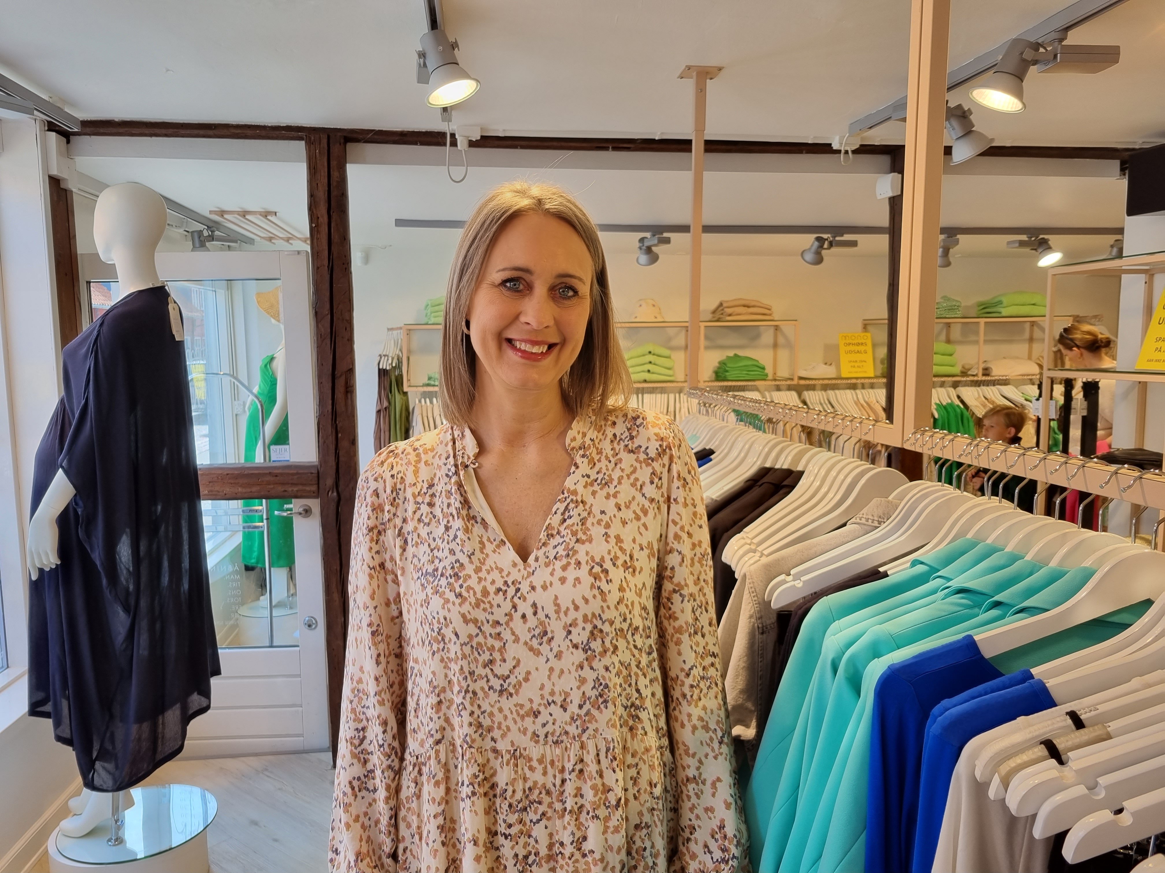 Lukker sin tøjforretning efter 18 år: Vil savne snakken og hyggen med ...