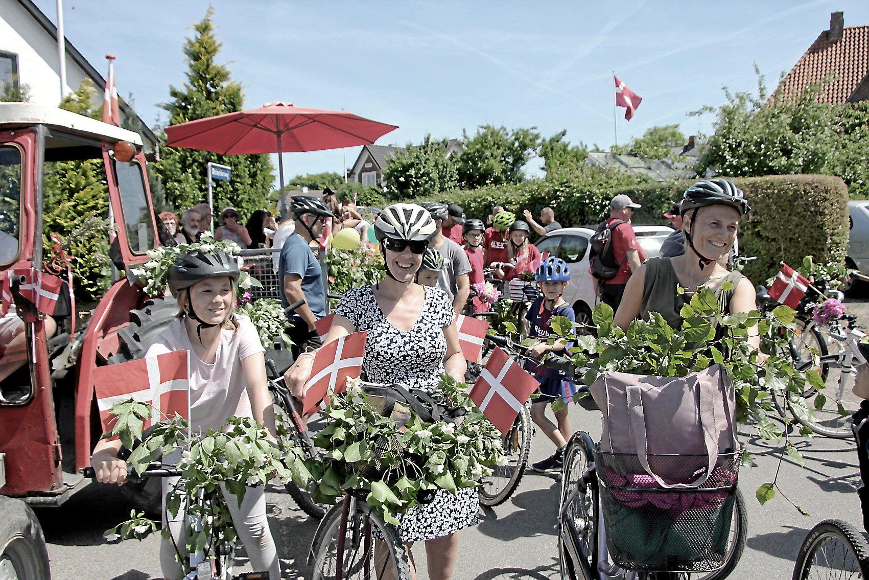 Over 100 år gammel tradition: Festligt optog på øen – Sjællandske Nyheder