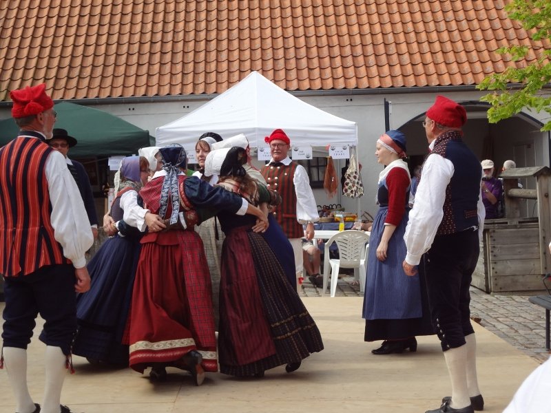 Har du fordomme om folkedans, eller tør du lade det komme an på en ...