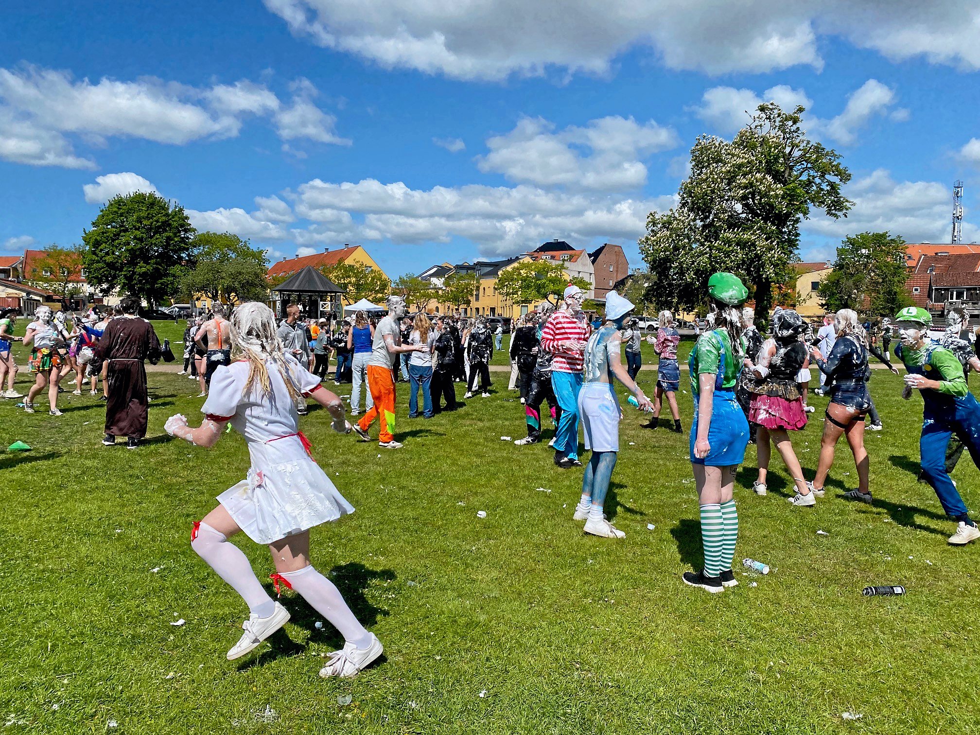 Livsfarlige karameller og knækkede tænder – så vild var sidste skoledag sidste år – Sjællandske ...