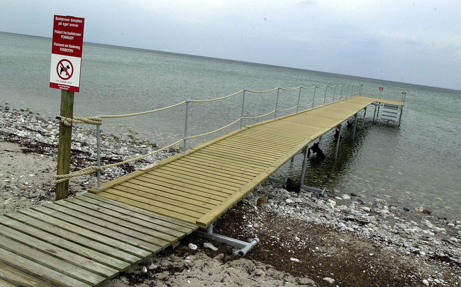 Lugter grimt og er grumset: Kommune advarer mod badning – Sjællandske ...