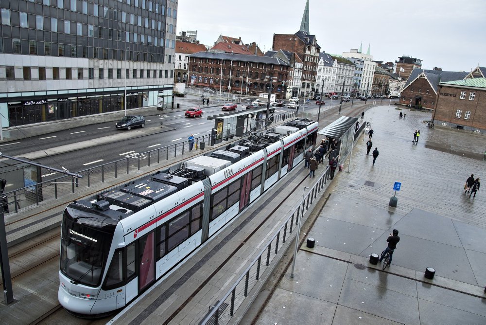 Så er landets første letbane på skinner – Sjællandske Nyheder