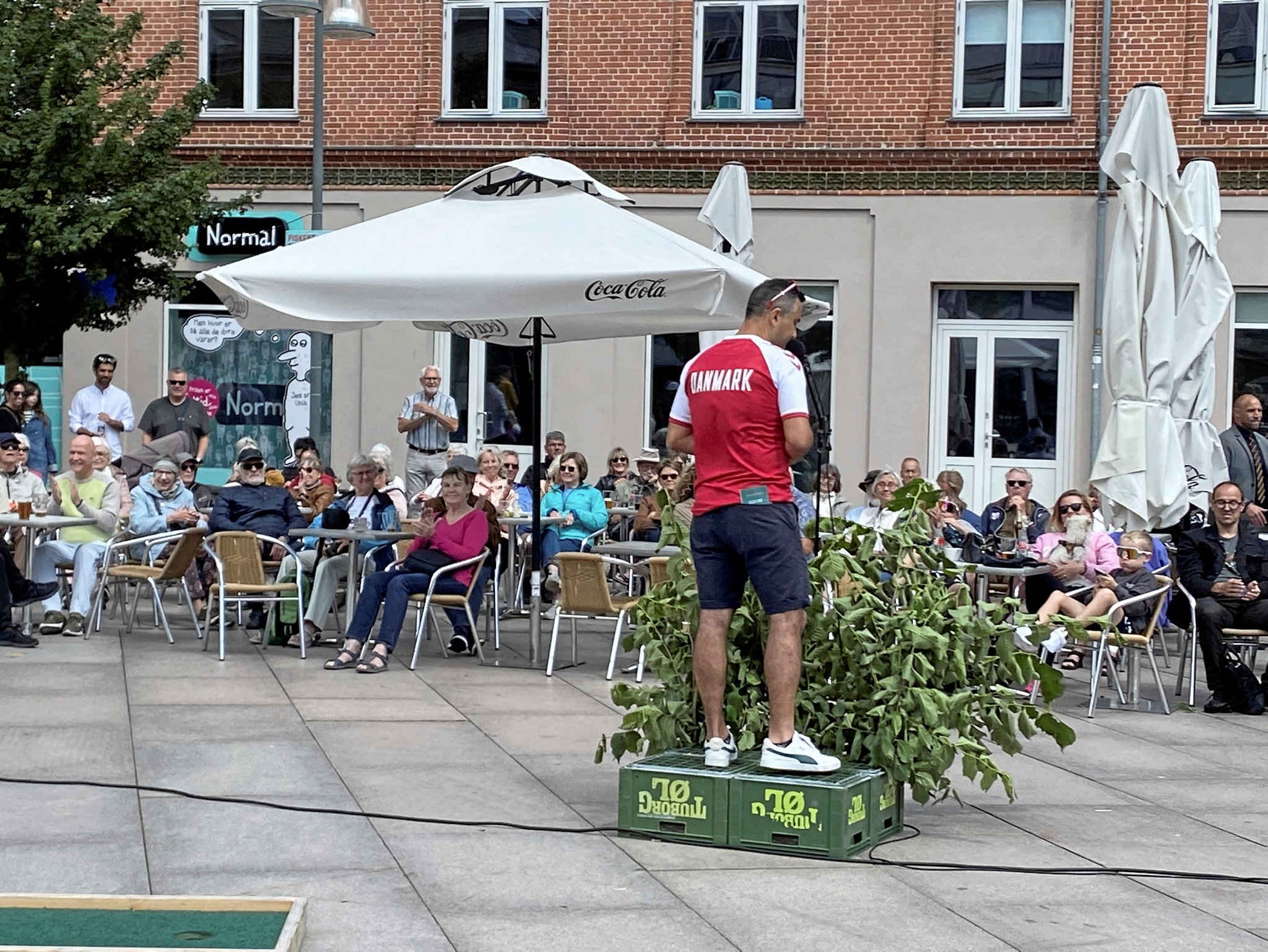 Taler på samlebånd på byens gamle torv – Sjællandske Nyheder