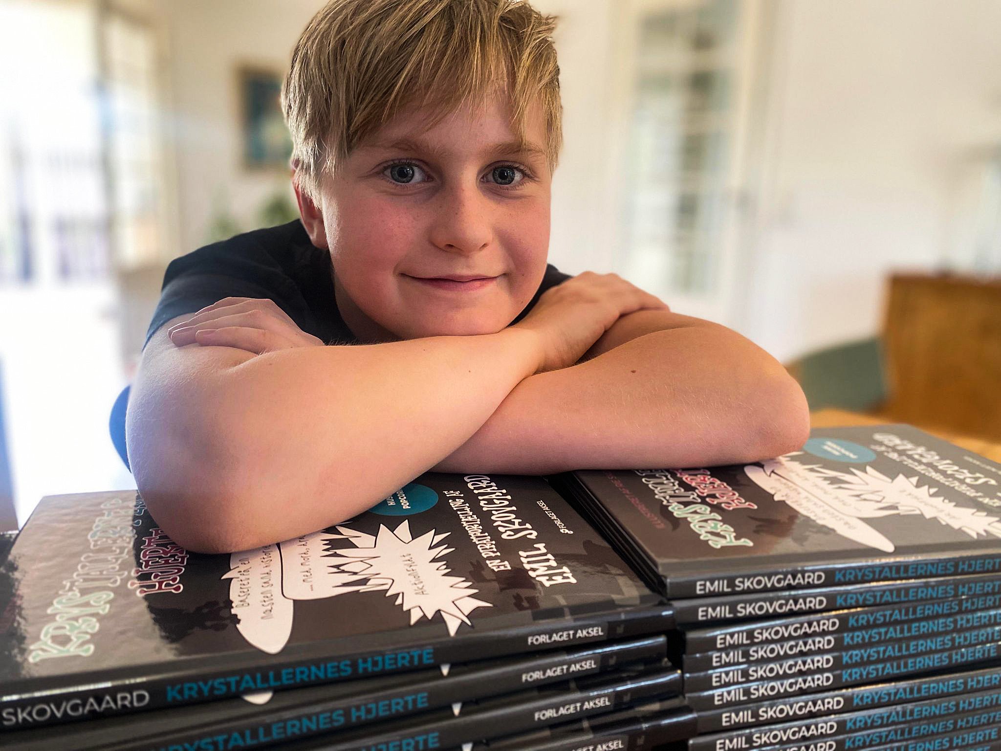 12-årige Emil debuterer som forfatter: Jeg elsker at slippe fantasien ...