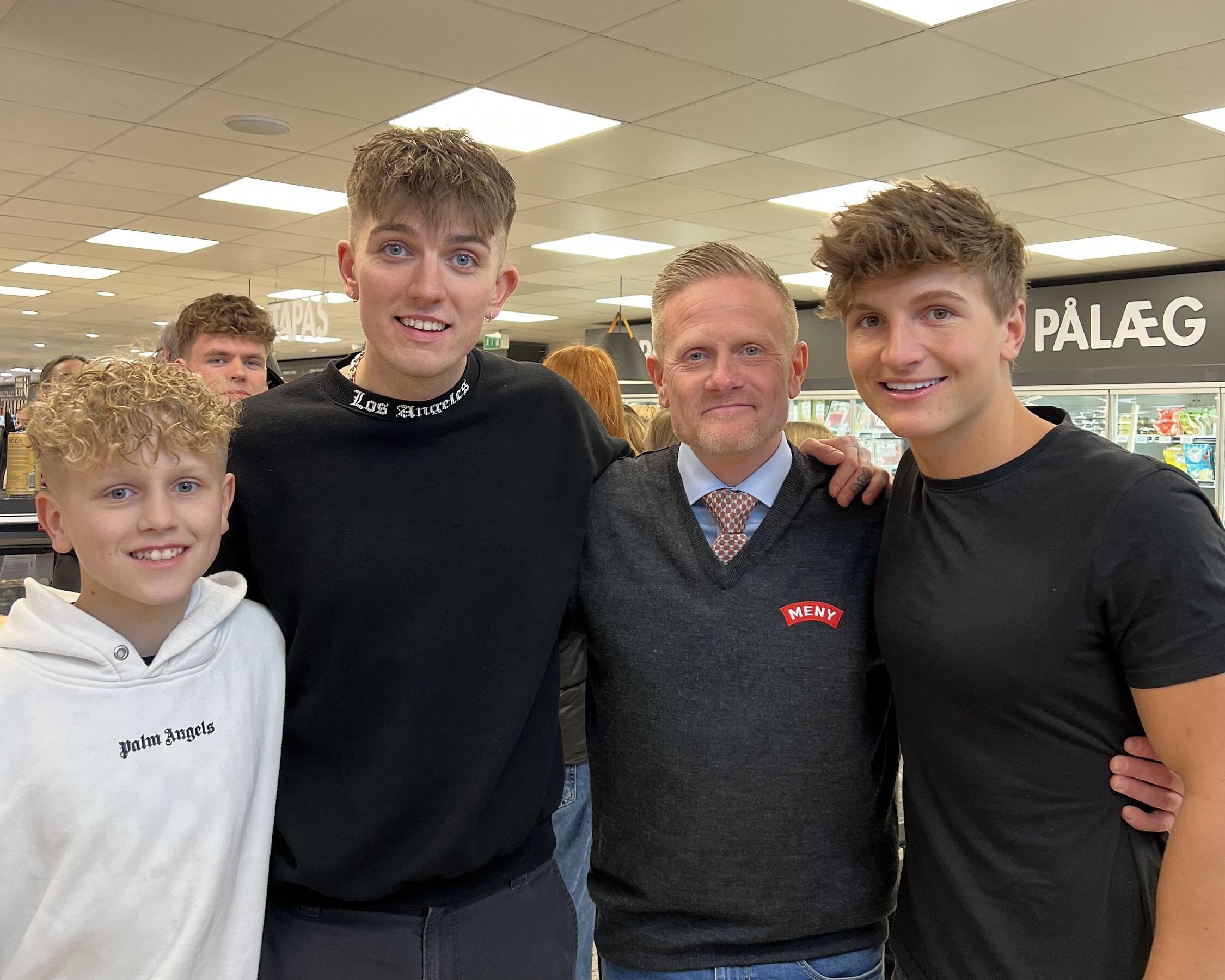 Det hele blev streamet til 800 unge på TikTok – Købmand har knækket ...