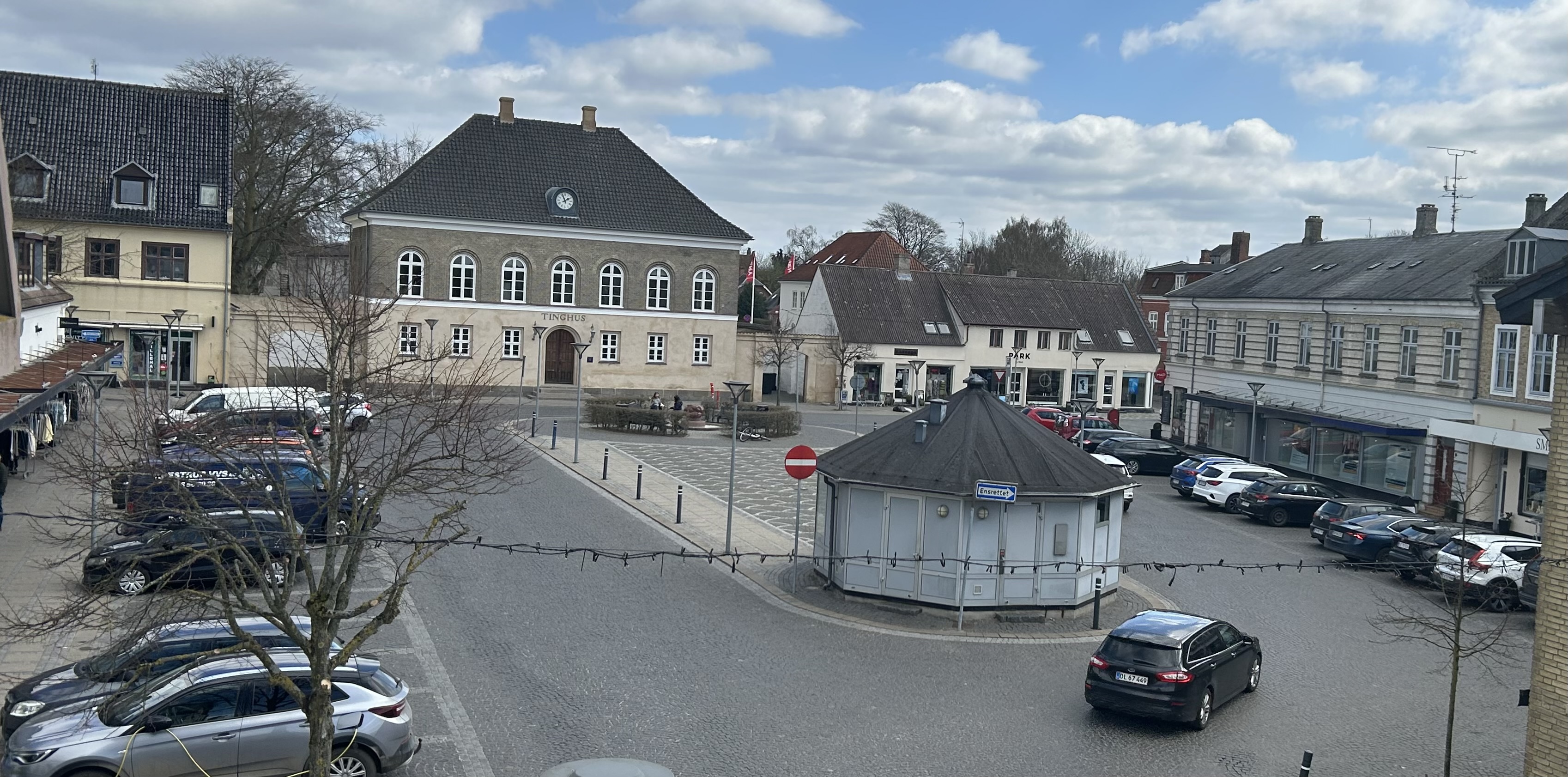 Chok: Rifler og stor mængde narko fundet i Store Heddinge – Sjællandske Nyheder