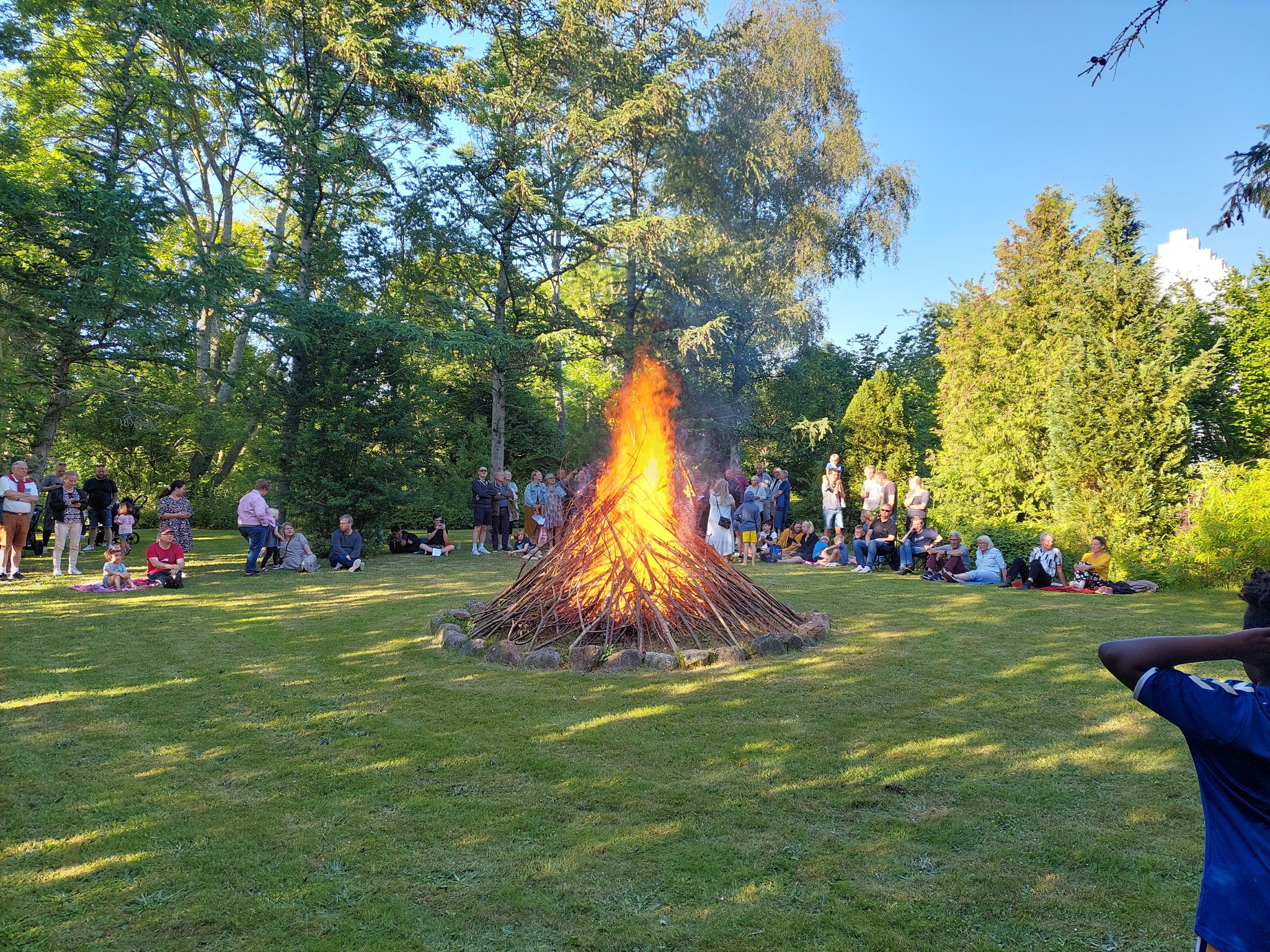 Heksebrænding, hygge og sang – her kan du fejre sankthansaften ...