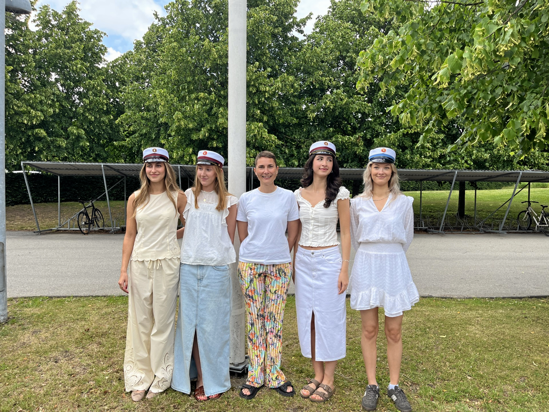 Nu springer studenterne ud – Ida, Julie, Maya og Olivia blev de første ...