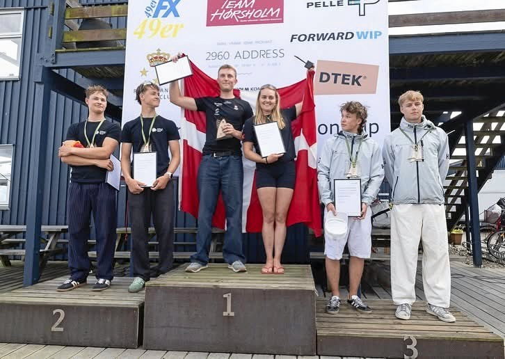 Rebekka og Gustav overrasker med VM-triumf – sejler sammen for første gang og vinder guld ...