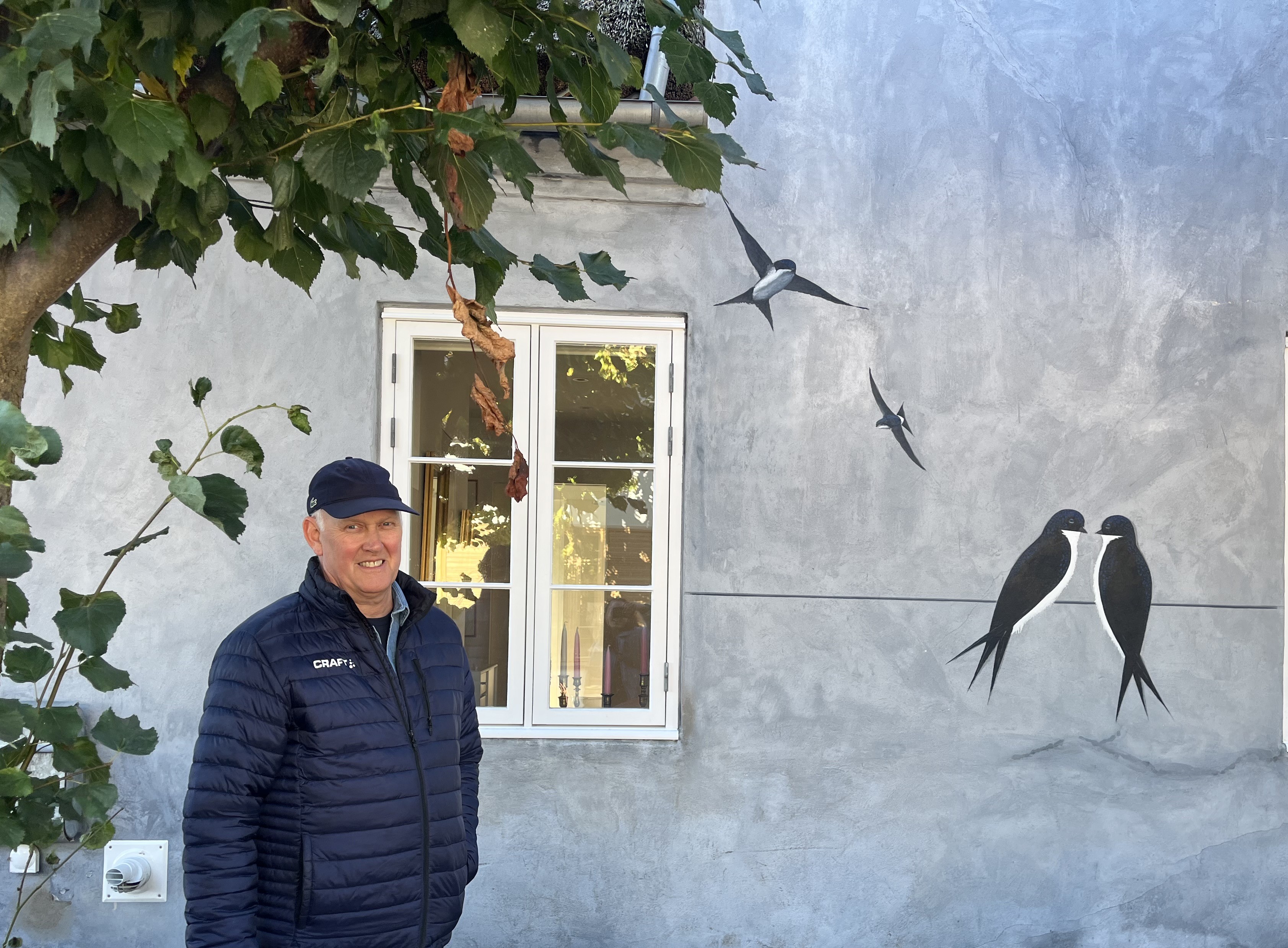 Fuglene samler de lokale – Michael forvandler huse til kunstværker ...
