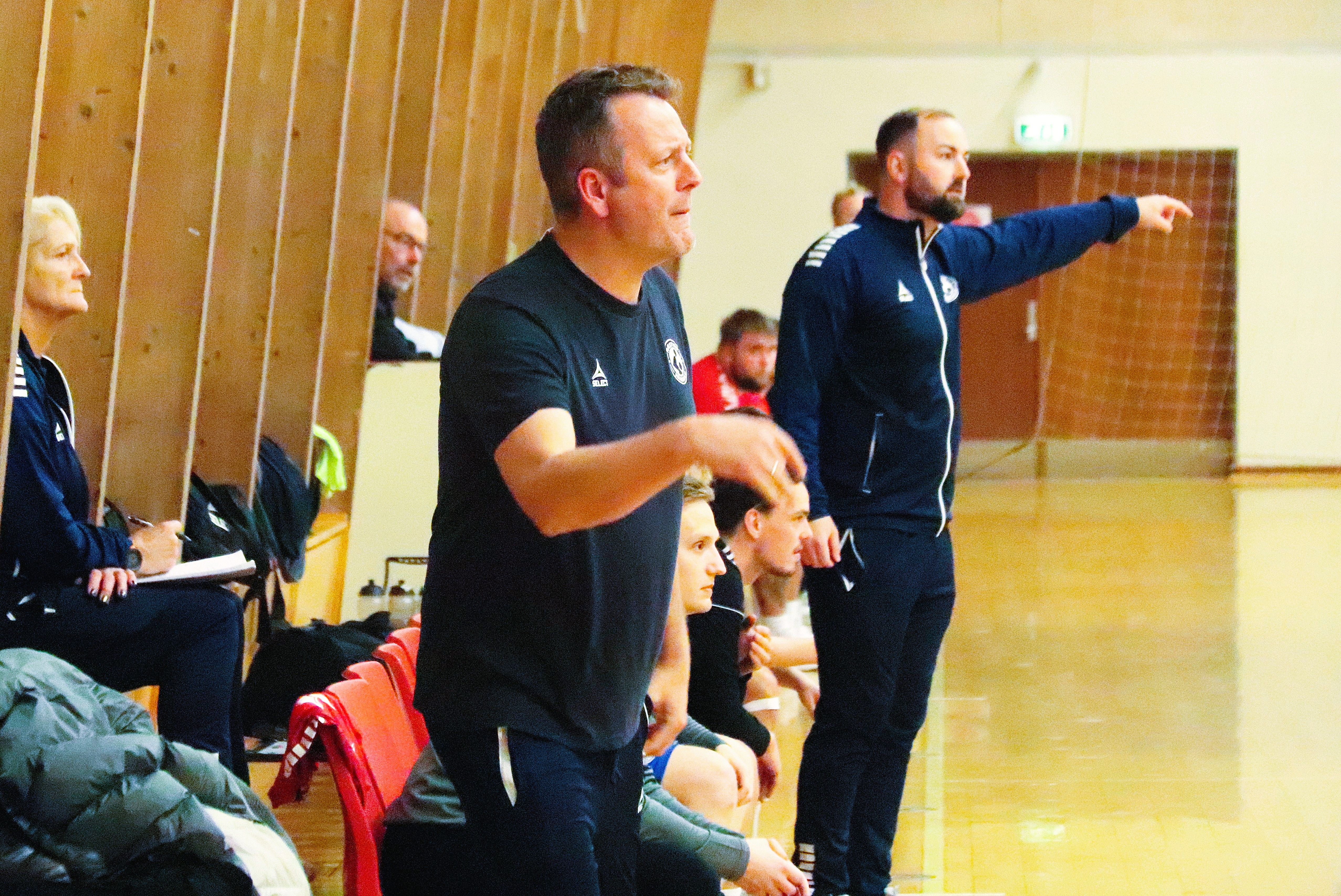 Det var ikke nogen god idé og nu er det bare lort, siger træner: Trods ...