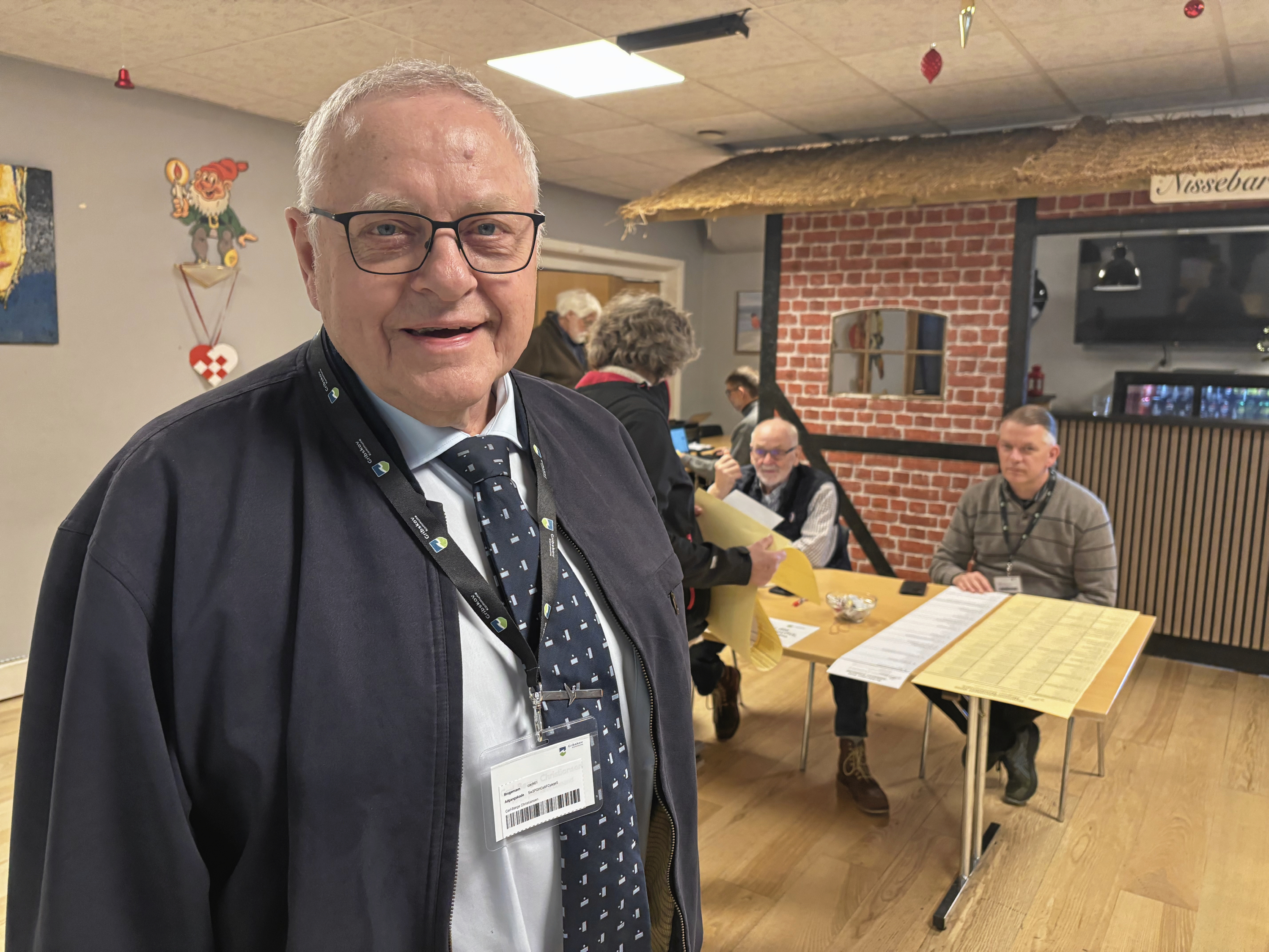 Carl-Børge har været valgtilforordnet i næsten 50 år: – Det var min ...
