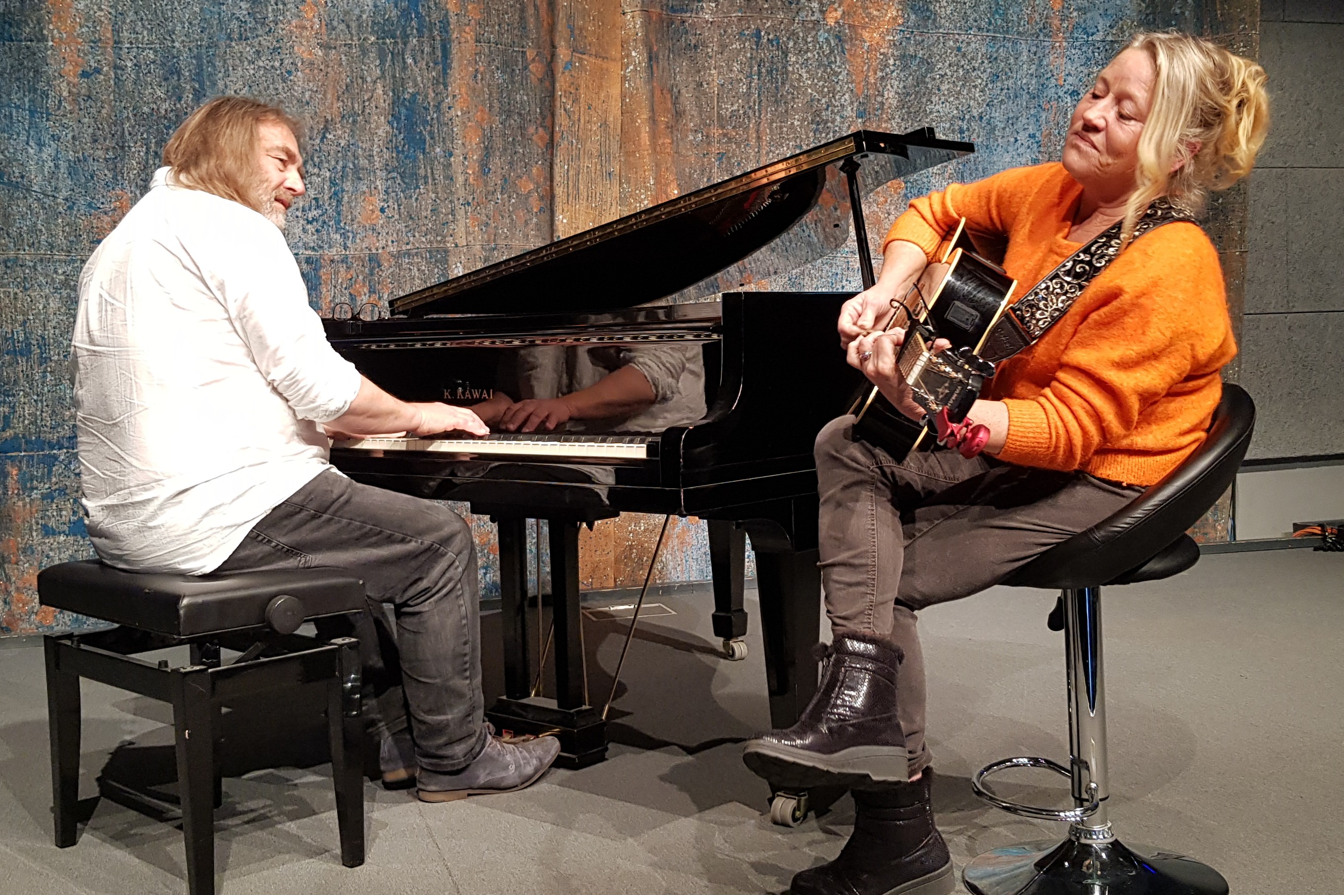 Familie skaber julefred med nyskrevne sange – Sjællandske Nyheder