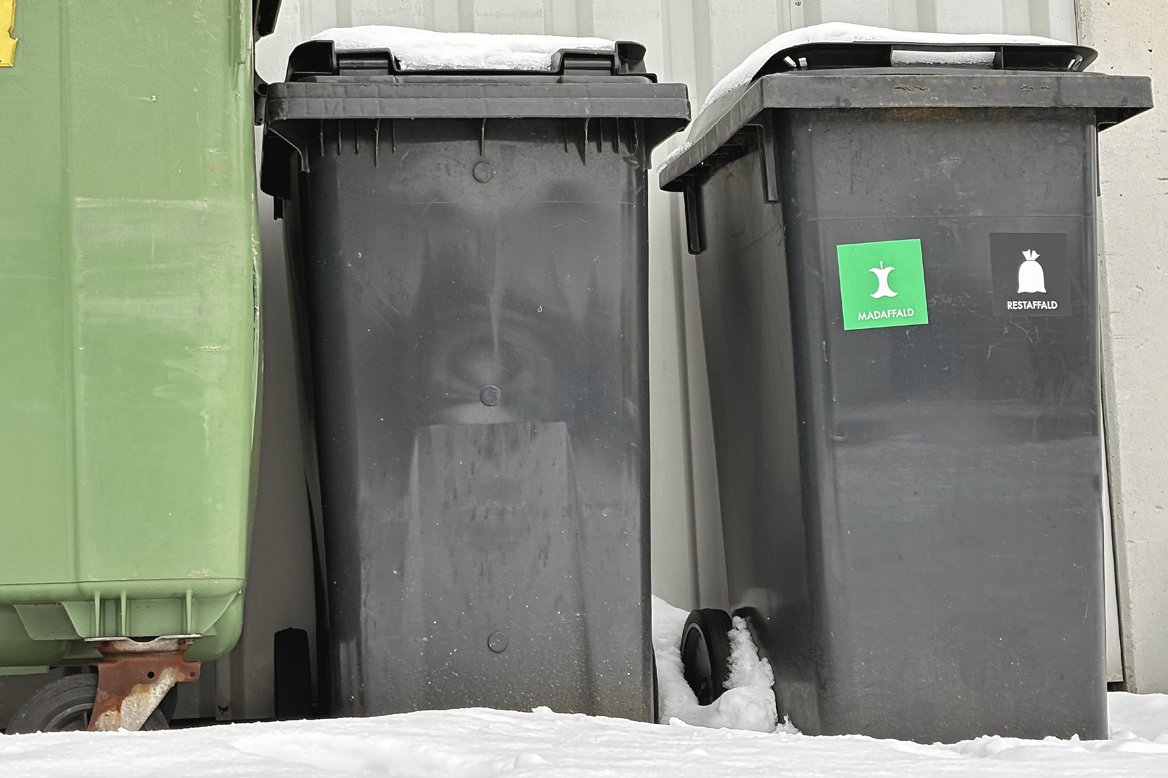 Sneen skaber stadig udfordringer for skraldemændene – og det vil ...