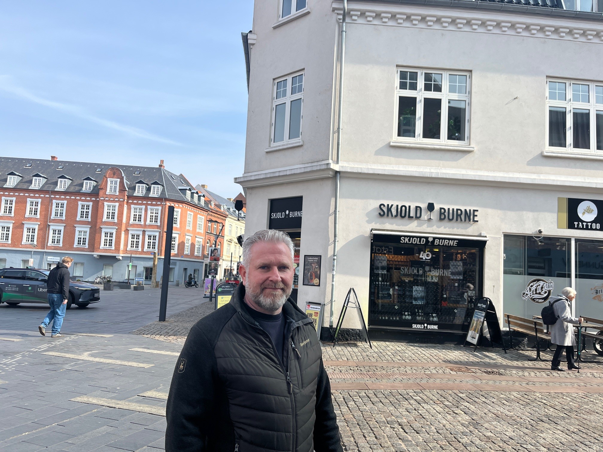 Fra lærling i tømmerhandel til medejer af 500 lokale boliger – Sådan ...