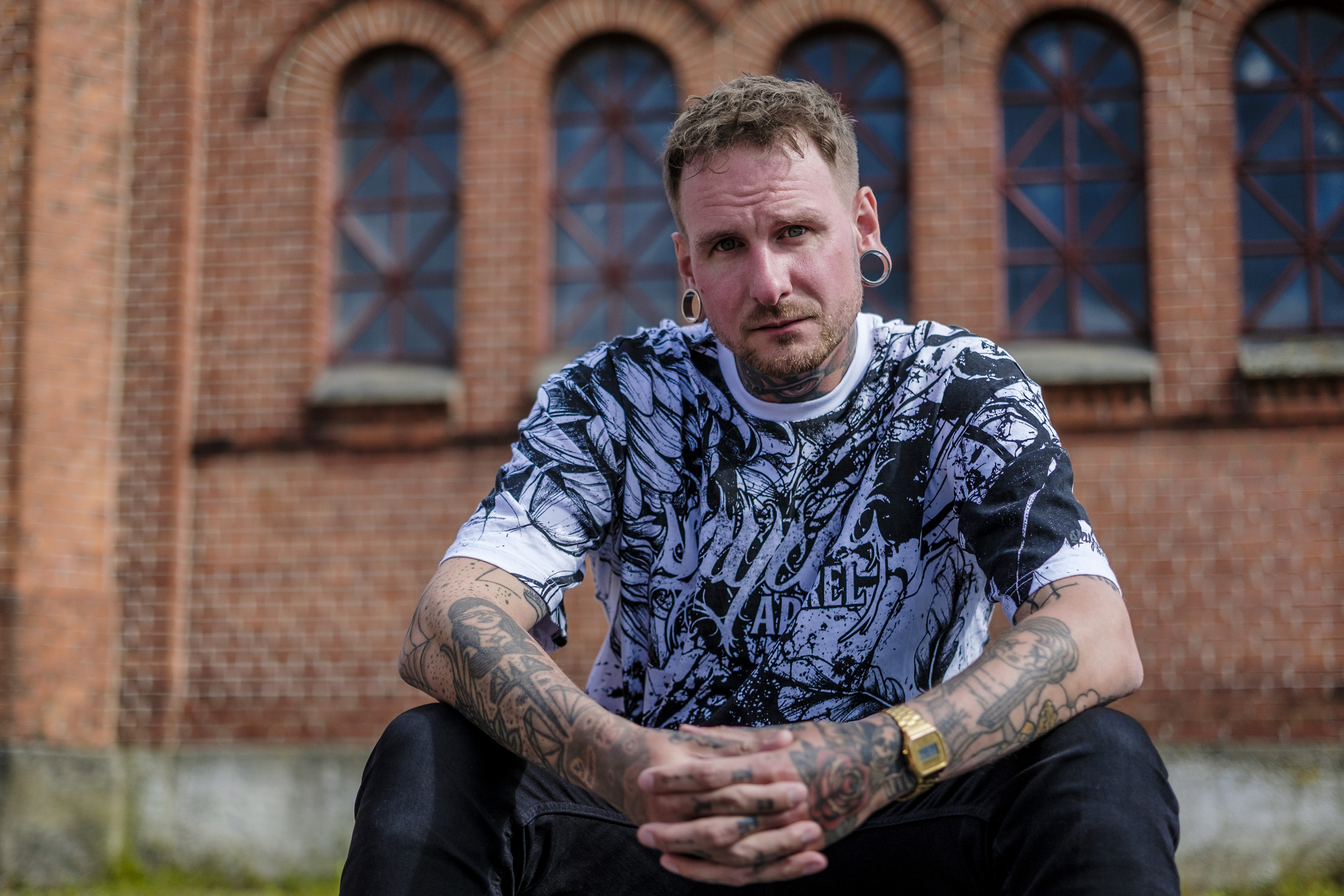 I mange år ledte Jacob efter sin fars anerkendelse. Nu skriger han sin ...
